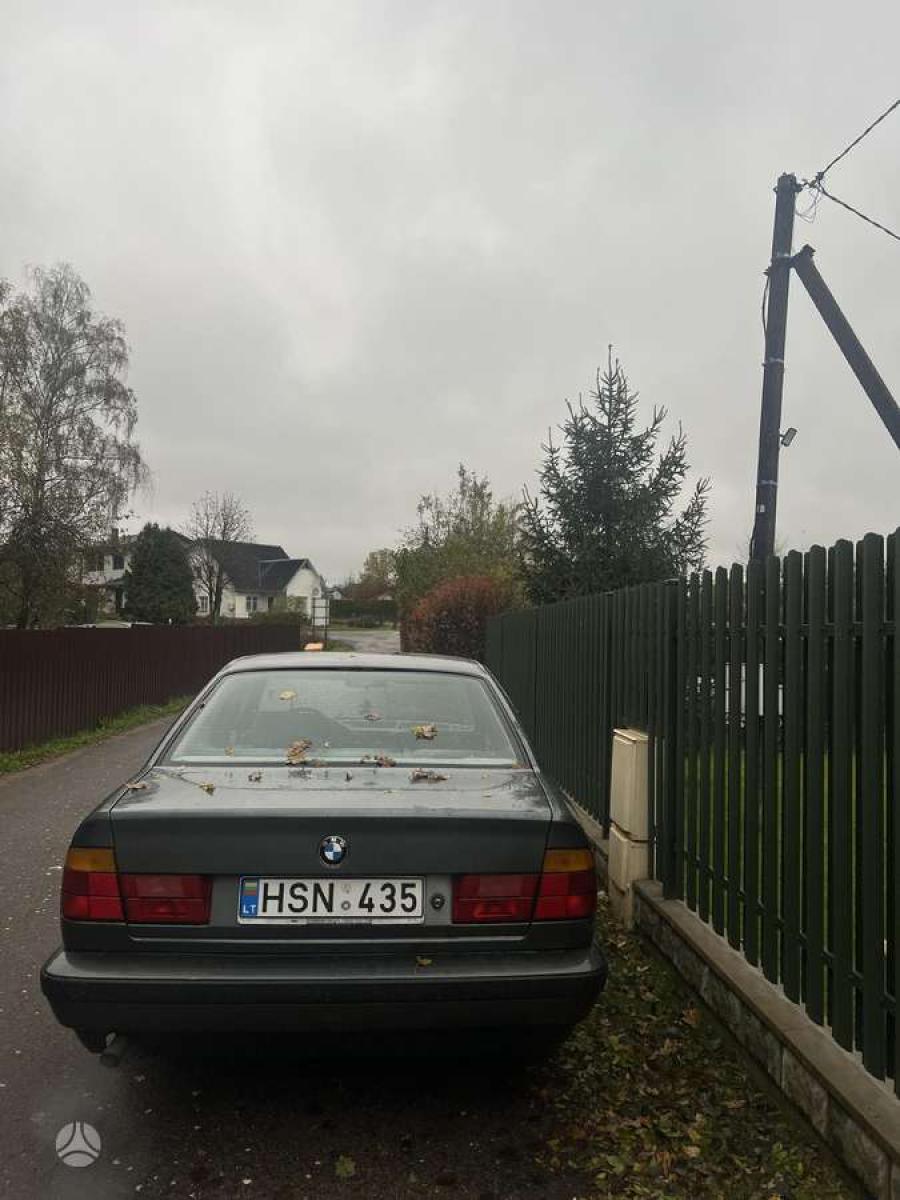 Grey BMW 520 1990 in Vilnius, with an engine capacity of 1.99 L and mileage of 250 thousand km for 2500 €, photo 2 on AUTOMOTO.COM.LV