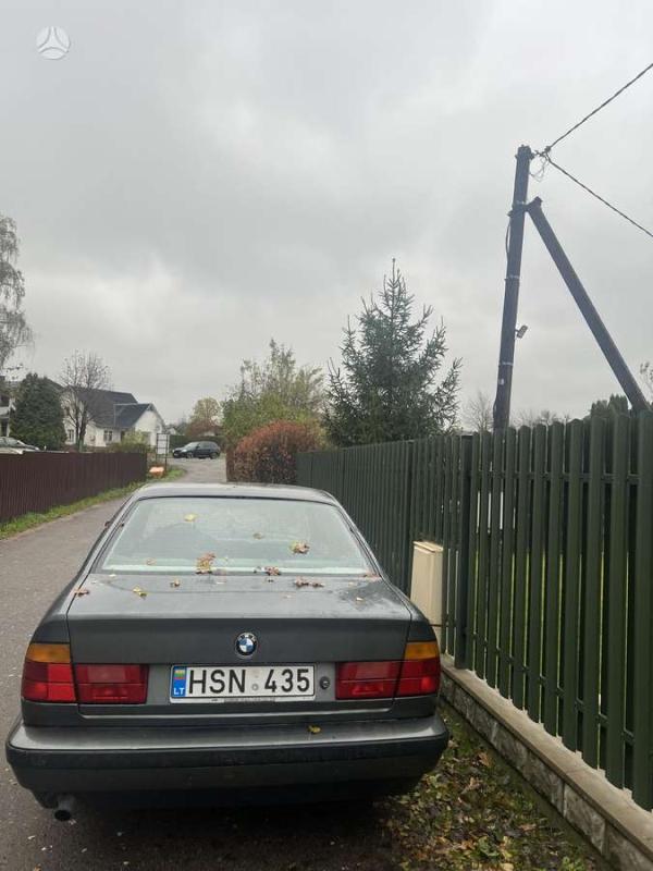 Grey BMW 520 1990 in Vilnius, with an engine capacity of 1.99 L and mileage of 250 thousand km for 2500 €, photo 5 on AUTOMOTO.COM.LV