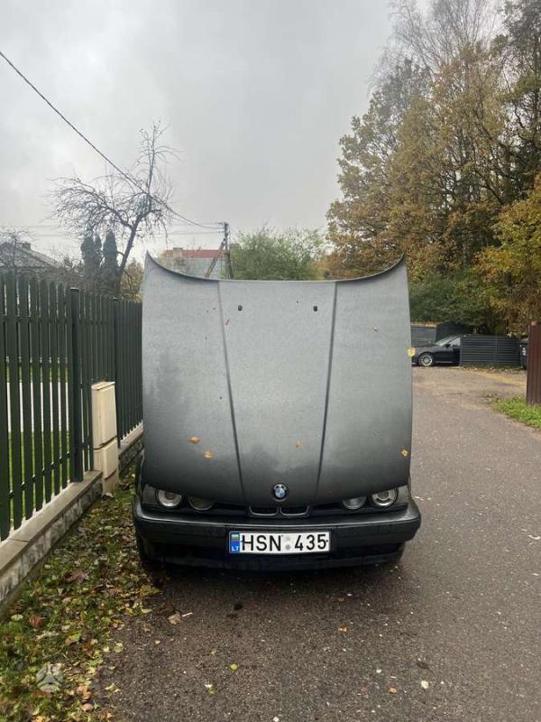 Grey BMW 520 1990 in Vilnius, with an engine capacity of 1.99 L and mileage of 250 thousand km for 2500 €, photo 6 on AUTOMOTO.COM.LV