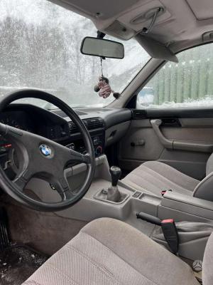 Grey BMW 520 1990 in Vilnius, with an engine capacity of 1.99 L and mileage of 250 thousand km for 2500 €, photo 10 on AUTOMOTO.COM.LV