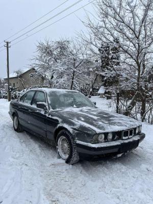 Grey BMW 520 1990 in Vilnius, with an engine capacity of 1.99 L and mileage of 250 thousand km for 2500 €, photo 12 on AUTOMOTO.COM.LV