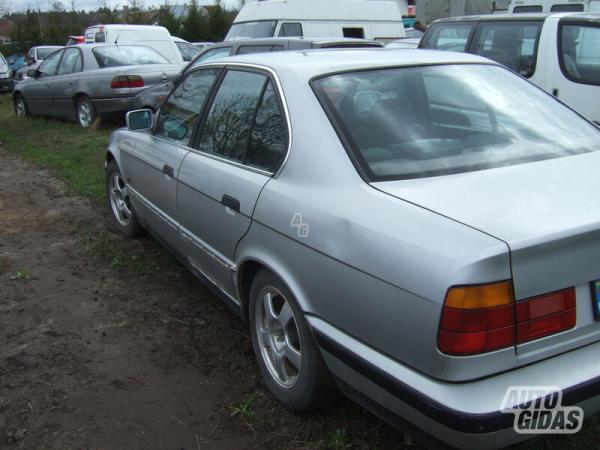 Серый БМВ 520 1990 в Клайпеда, объемом двигателя 2.00 л и пробегом 222 тыс. км за 2550 €, фото 4 на AUTOMOTO.COM.LV