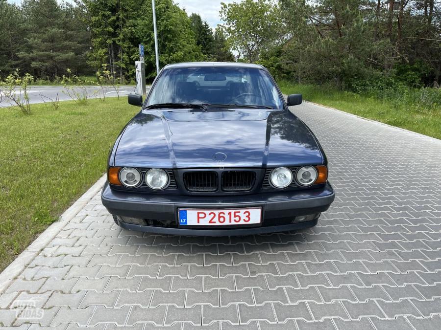 Серый БМВ 520 1994 в Вильнюс, объемом двигателя 2.00 л и пробегом 331 тыс. км за 5500 €, фото 1 на AUTOMOTO.COM.LV