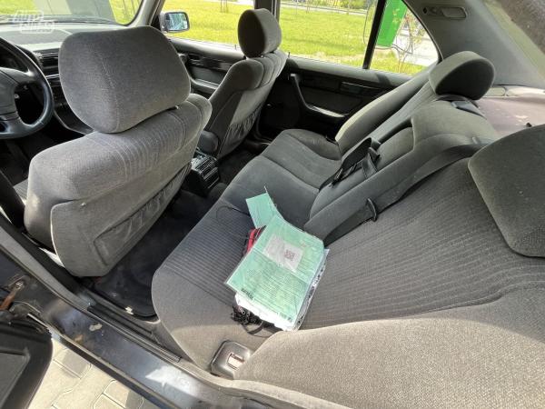 Grey BMW 520 1994 in Vilnius, with an engine capacity of 2.00 L and mileage of 331 thousand km for 5500 €, photo 8 on AUTOMOTO.COM.LV