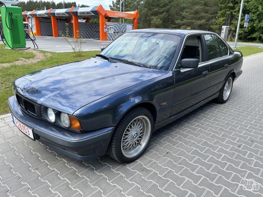 Серый БМВ 520 1994 в Вильнюс, объемом двигателя 2.00 л и пробегом 331 тыс. км за 5500 €, фото 1 на AUTOMOTO.COM.LV