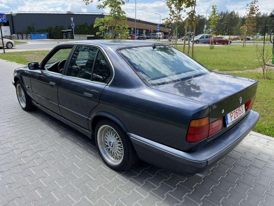 Grey BMW 520 1994 in Vilnius, with an engine capacity of 1.99 L and mileage of 331 thousand km for 5400 €, photo 6 on AUTOMOTO.COM.LV