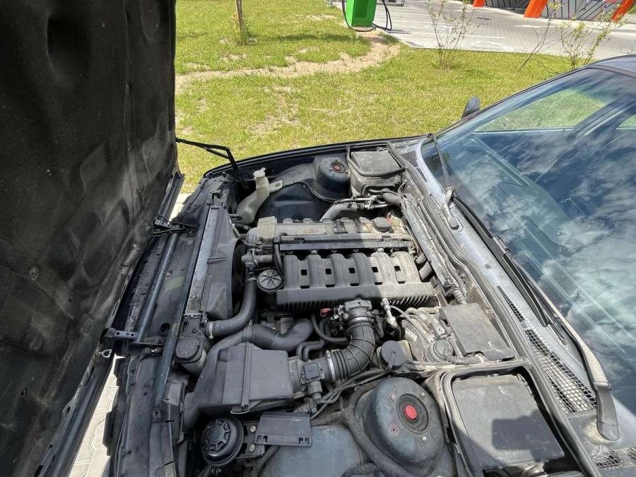 Grey BMW 520 1994 in Vilnius, with an engine capacity of 1.99 L and mileage of 331 thousand km for 5400 €, photo 11 on AUTOMOTO.COM.LV