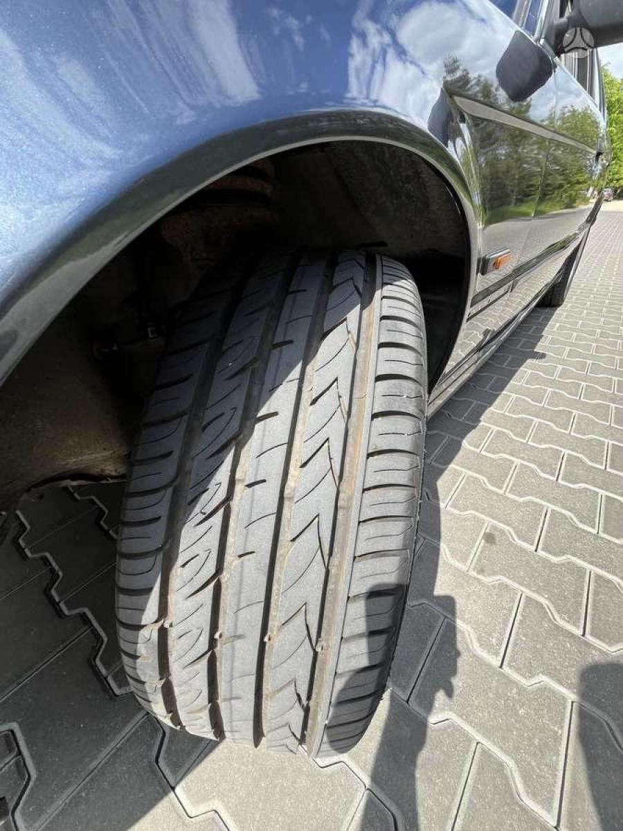 Grey BMW 520 1994 in Vilnius, with an engine capacity of 1.99 L and mileage of 331 thousand km for 5400 €, photo 12 on AUTOMOTO.COM.LV