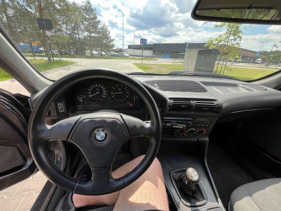Grey BMW 520 1994 in Vilnius, with an engine capacity of 1.99 L and mileage of 331 thousand km for 5400 €, photo 14 on AUTOMOTO.COM.LV