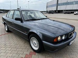 Pelēks BMW 520 1995 Viļņa, ar dzinēja tilpumu 2.00 L un nobraukumu 270 tūkst. km par 6800 €, foto  vietnē AUTOMOTO.COM.LV