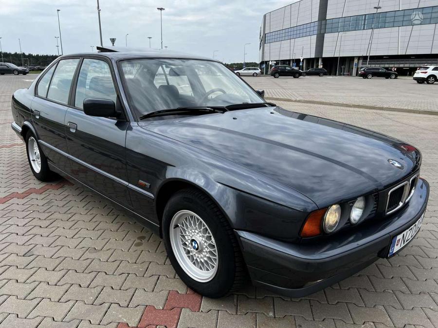Pelēks BMW 520 1995 Viļņa, ar dzinēja tilpumu 2.00 L un nobraukumu 270 tūkst. km par 6800 €, foto 1 vietnē AUTOMOTO.COM.LV