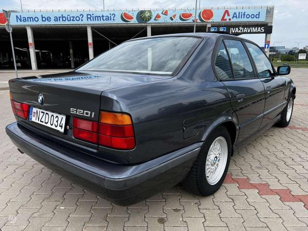 Grey BMW 520 1995 in Vilnius, with an engine capacity of 2.00 L and mileage of 270 thousand km for 6800 €, photo 3 on AUTOMOTO.COM.LV