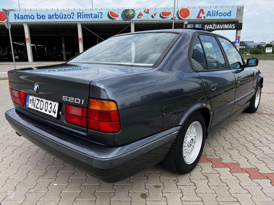 Pelēks BMW 520 1995 Viļņa, ar dzinēja tilpumu 2.00 L un nobraukumu 270 tūkst. km par 6800 €, foto 4 vietnē AUTOMOTO.COM.LV