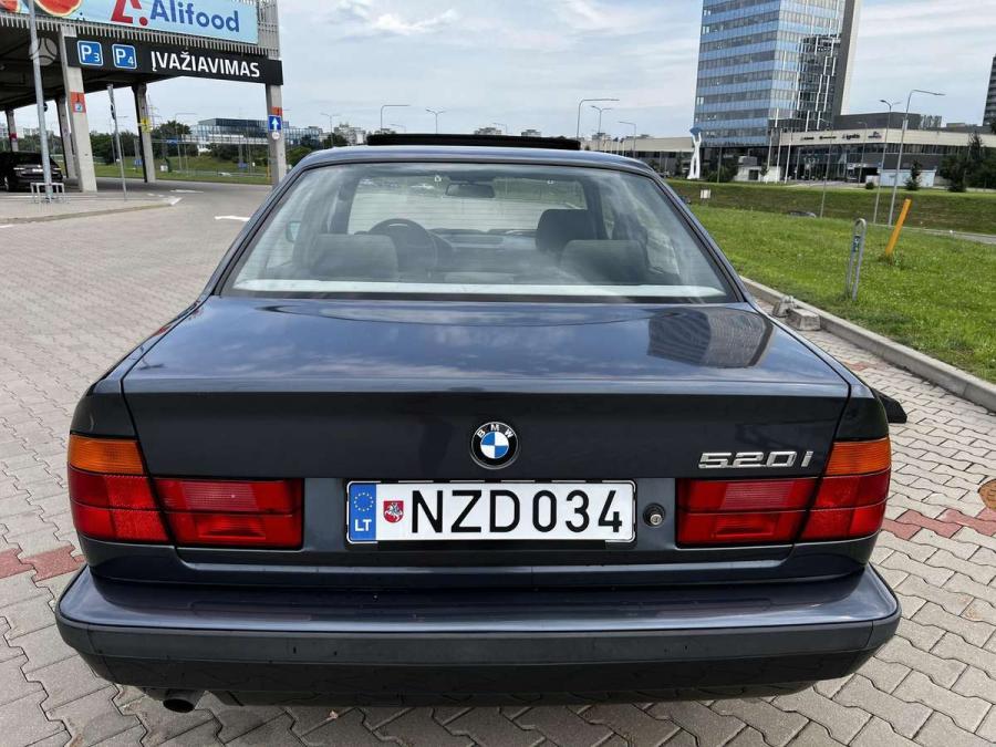 Pelēks BMW 520 1995 Viļņa, ar dzinēja tilpumu 2.00 L un nobraukumu 270 tūkst. km par 6800 €, foto 5 vietnē AUTOMOTO.COM.LV
