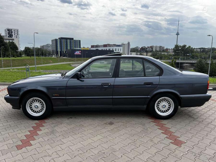 Pelēks BMW 520 1995 Viļņa, ar dzinēja tilpumu 2.00 L un nobraukumu 270 tūkst. km par 6800 €, foto 7 vietnē AUTOMOTO.COM.LV