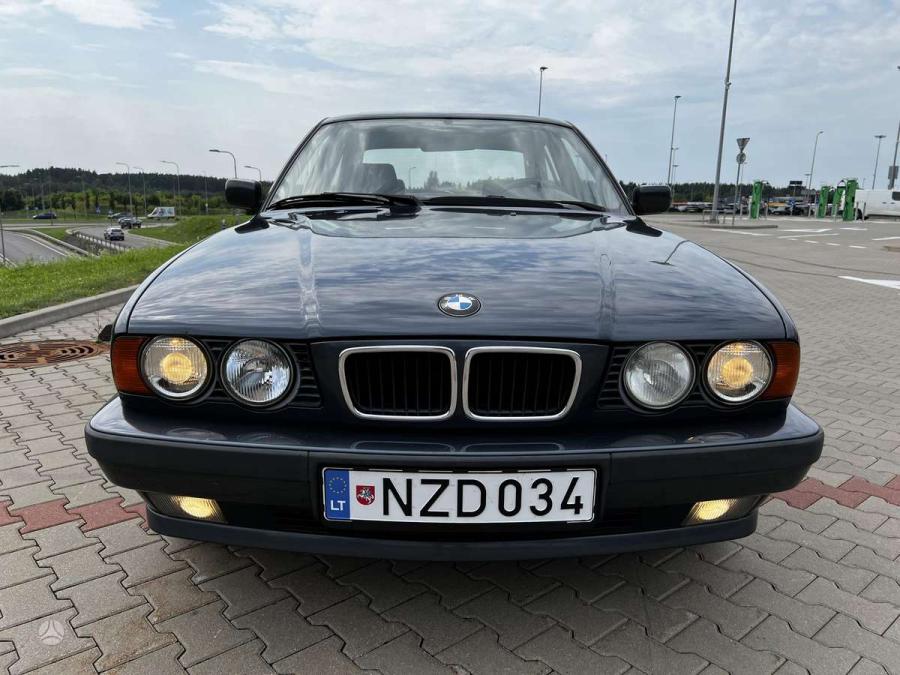Pelēks BMW 520 1995 Viļņa, ar dzinēja tilpumu 2.00 L un nobraukumu 270 tūkst. km par 6800 €, foto 8 vietnē AUTOMOTO.COM.LV