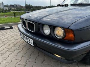 Pelēks BMW 520 1995 Viļņa, ar dzinēja tilpumu 2.00 L un nobraukumu 270 tūkst. km par 6800 €, foto 9 vietnē AUTOMOTO.COM.LV