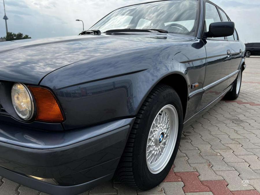 Pelēks BMW 520 1995 Viļņa, ar dzinēja tilpumu 2.00 L un nobraukumu 270 tūkst. km par 6800 €, foto 10 vietnē AUTOMOTO.COM.LV
