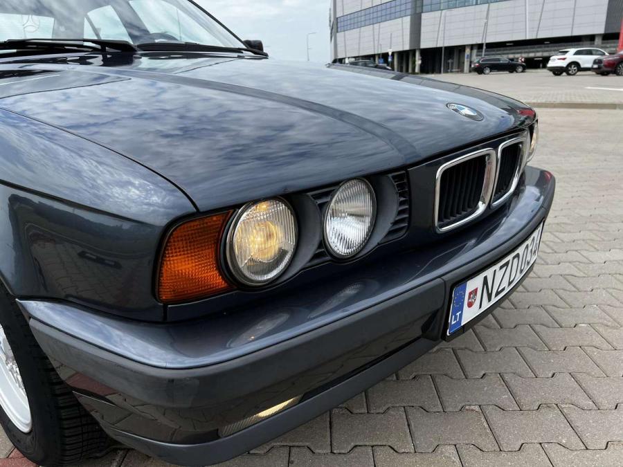 Pelēks BMW 520 1995 Viļņa, ar dzinēja tilpumu 2.00 L un nobraukumu 270 tūkst. km par 6800 €, foto 12 vietnē AUTOMOTO.COM.LV