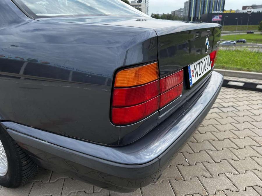 Pelēks BMW 520 1995 Viļņa, ar dzinēja tilpumu 2.00 L un nobraukumu 270 tūkst. km par 6800 €, foto 15 vietnē AUTOMOTO.COM.LV