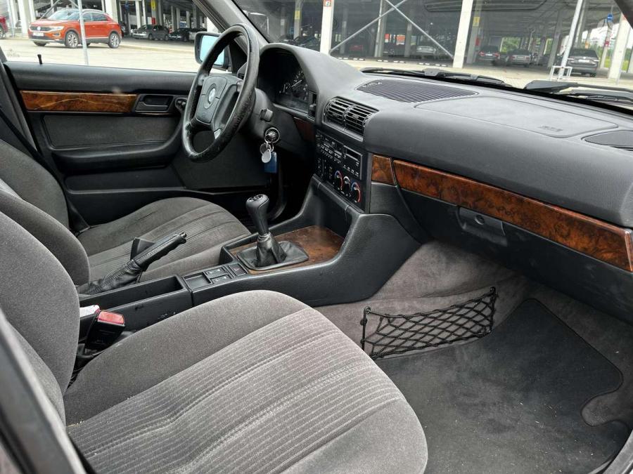 Pelēks BMW 520 1995 Viļņa, ar dzinēja tilpumu 2.00 L un nobraukumu 270 tūkst. km par 6800 €, foto 19 vietnē AUTOMOTO.COM.LV