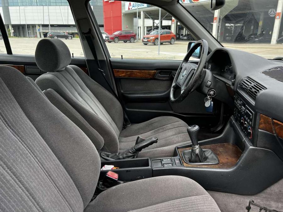 Pelēks BMW 520 1995 Viļņa, ar dzinēja tilpumu 2.00 L un nobraukumu 270 tūkst. km par 6800 €, foto 20 vietnē AUTOMOTO.COM.LV