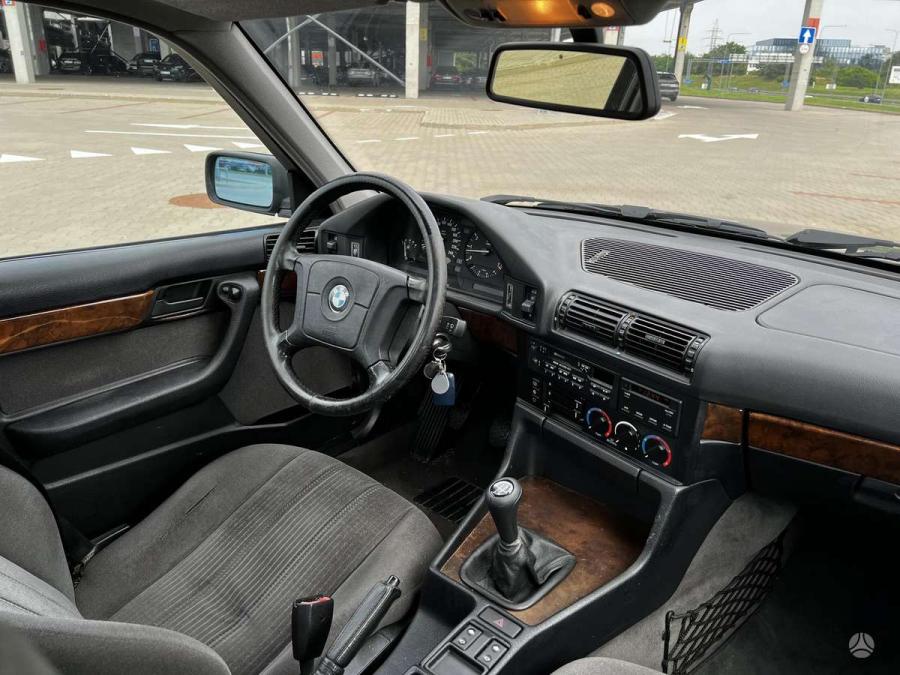Pelēks BMW 520 1995 Viļņa, ar dzinēja tilpumu 2.00 L un nobraukumu 270 tūkst. km par 6800 €, foto 21 vietnē AUTOMOTO.COM.LV
