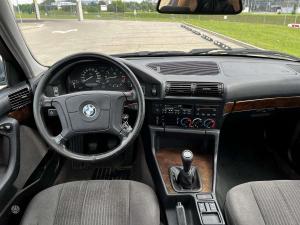Pelēks BMW 520 1995 Viļņa, ar dzinēja tilpumu 2.00 L un nobraukumu 270 tūkst. km par 6800 €, foto 22 vietnē AUTOMOTO.COM.LV