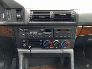 Pelēks BMW 520 1995 Viļņa, ar dzinēja tilpumu 2.00 L un nobraukumu 270 tūkst. km par 6800 €, foto 23 vietnē AUTOMOTO.COM.LV
