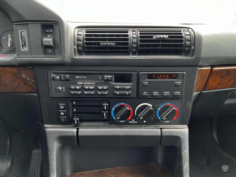 Pelēks BMW 520 1995 Viļņa, ar dzinēja tilpumu 2.00 L un nobraukumu 270 tūkst. km par 6800 €, foto 23 vietnē AUTOMOTO.COM.LV
