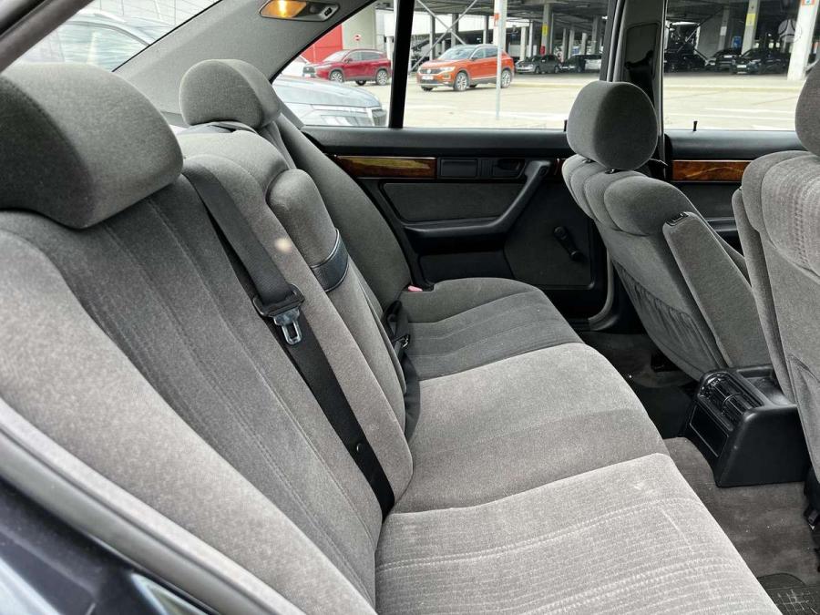 Pelēks BMW 520 1995 Viļņa, ar dzinēja tilpumu 2.00 L un nobraukumu 270 tūkst. km par 6800 €, foto 24 vietnē AUTOMOTO.COM.LV