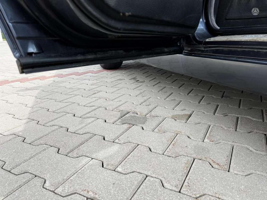 Pelēks BMW 520 1995 Viļņa, ar dzinēja tilpumu 2.00 L un nobraukumu 270 tūkst. km par 6800 €, foto 33 vietnē AUTOMOTO.COM.LV