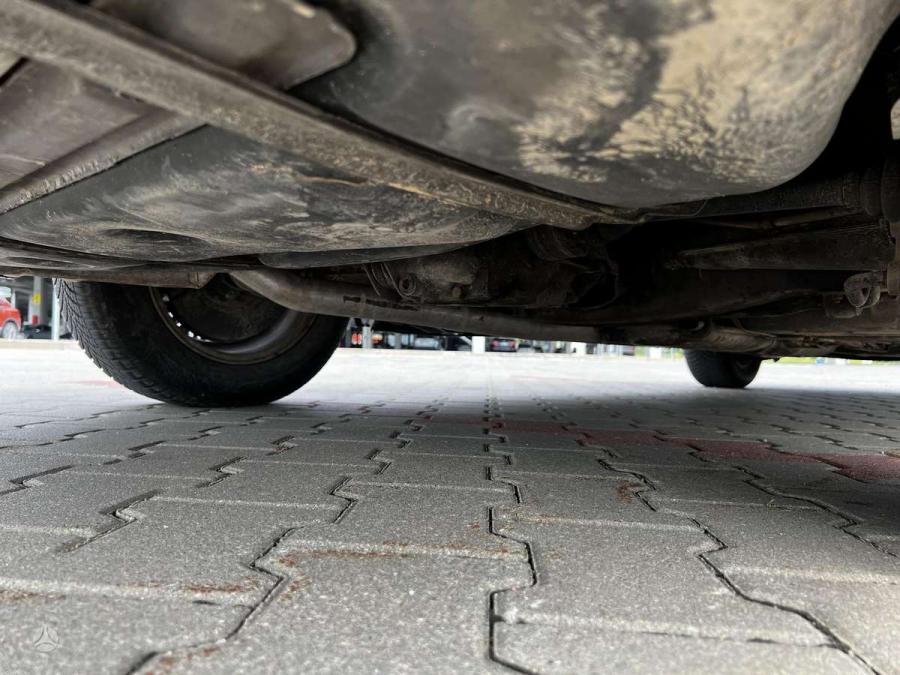 Pelēks BMW 520 1995 Viļņa, ar dzinēja tilpumu 2.00 L un nobraukumu 270 tūkst. km par 6800 €, foto 36 vietnē AUTOMOTO.COM.LV