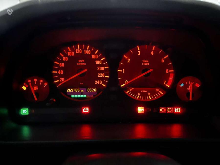 Pelēks BMW 520 1995 Viļņa, ar dzinēja tilpumu 2.00 L un nobraukumu 270 tūkst. km par 6800 €, foto 41 vietnē AUTOMOTO.COM.LV