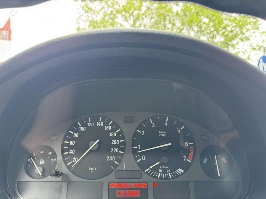 Pelēks BMW 520 1996 Palanga, ar dzinēja tilpumu 1.99 L un nobraukumu 253 tūkst. km par 3600 €, foto 32 vietnē AUTOMOTO.COM.LV