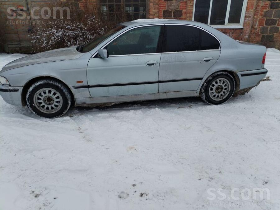 Grey BMW 520 1997 in Valmiera, with an engine capacity of 2.00 L and mileage of 0 thousand km for 3000 €, photo 4 on AUTOMOTO.COM.LV