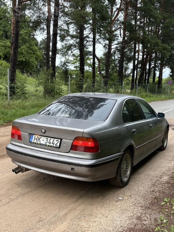 БМВ 520 1998 в Кулдига на AUTOMOTO.COM.LV Серый БМВ 520 1998 в Кулдига, объемом двигателя 2.50 л и пробегом 0 тыс. км за 1350 €, фото 3 на AUTOMOTO.COM.LV