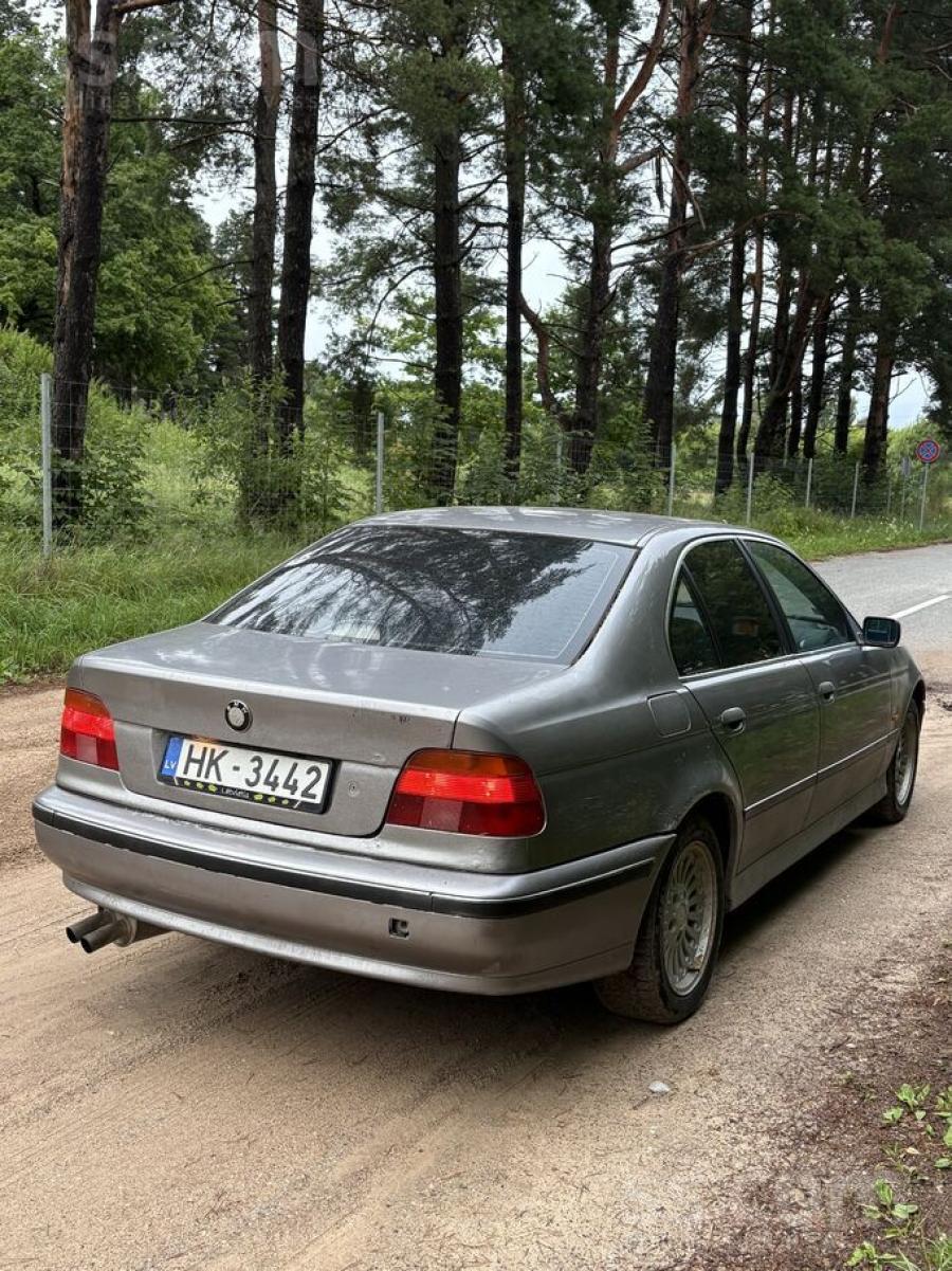 Grey BMW 520 1998 in Kuldiga, with an engine capacity of 2.50 L and mileage of 0 thousand km for 2500 €, photo 3 on AUTOMOTO.COM.LV