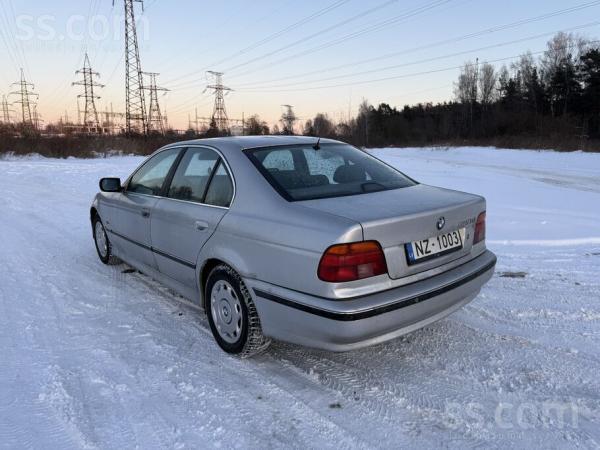 Grey BMW 520 2000 in Riga, with an engine capacity of 2.00 L and mileage of 393 thousand km for 1799 €, photo 3 on AUTOMOTO.COM.LV