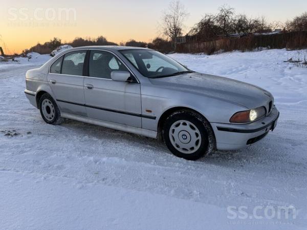Grey BMW 520 2000 in Riga, with an engine capacity of 2.00 L and mileage of 393 thousand km for 1799 €, photo 5 on AUTOMOTO.COM.LV