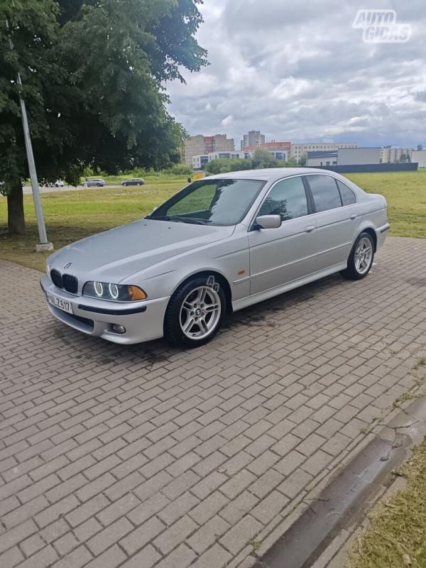 Grey BMW 520 2000 in Panevezys, with an engine capacity of 2.00 L and mileage of 350 thousand km for 3000 €, photo 2 on AUTOMOTO.COM.LV