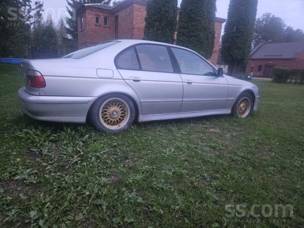 Pelēks BMW 520 2001 Saldus, ar dzinēja tilpumu 2.20 L un nobraukumu 286 tūkst. km par 2200 €, foto 4 vietnē AUTOMOTO.COM.LV