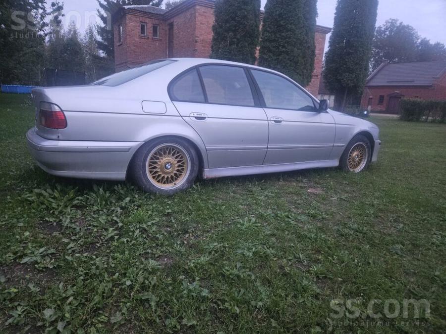 Pelēks BMW 520 2001 Saldus, ar dzinēja tilpumu 2.20 L un nobraukumu 286 tūkst. km par 2200 €, foto 4 vietnē AUTOMOTO.COM.LV