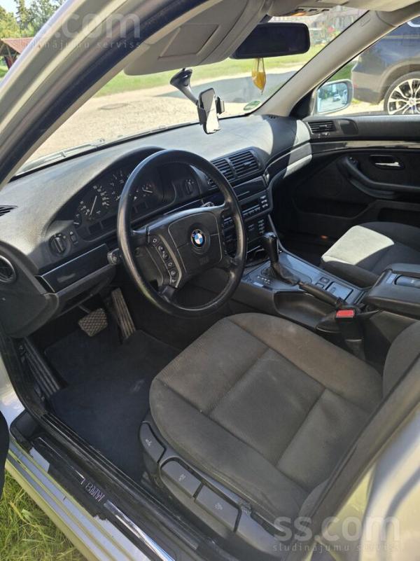 Pelēks BMW 520 2002 Dobele, ar dzinēja tilpumu 2.20 L un nobraukumu 240 tūkst. km par 1550 €, foto 8 vietnē AUTOMOTO.COM.LV
