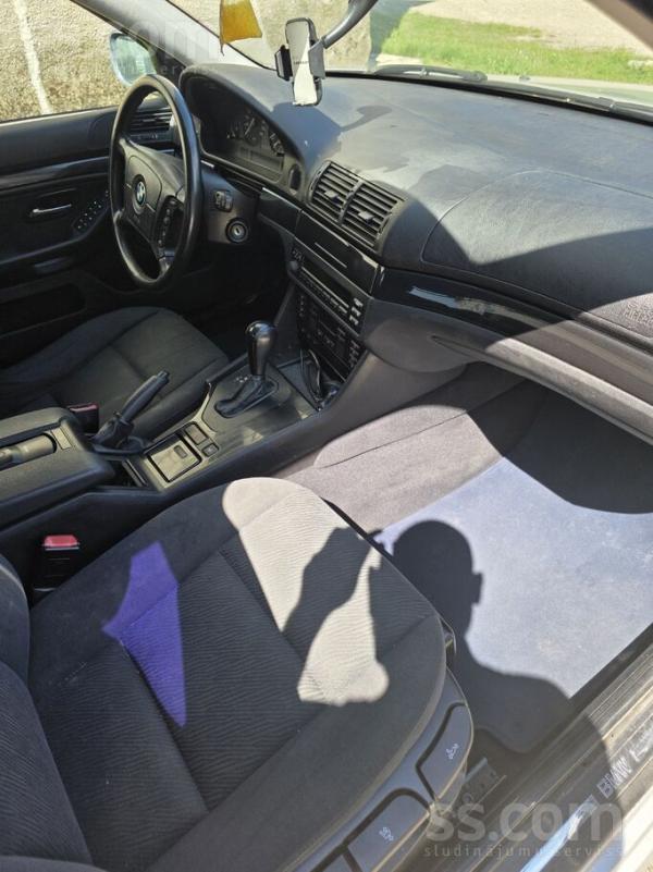 Pelēks BMW 520 2002 Dobele, ar dzinēja tilpumu 2.20 L un nobraukumu 240 tūkst. km par 1550 €, foto 10 vietnē AUTOMOTO.COM.LV