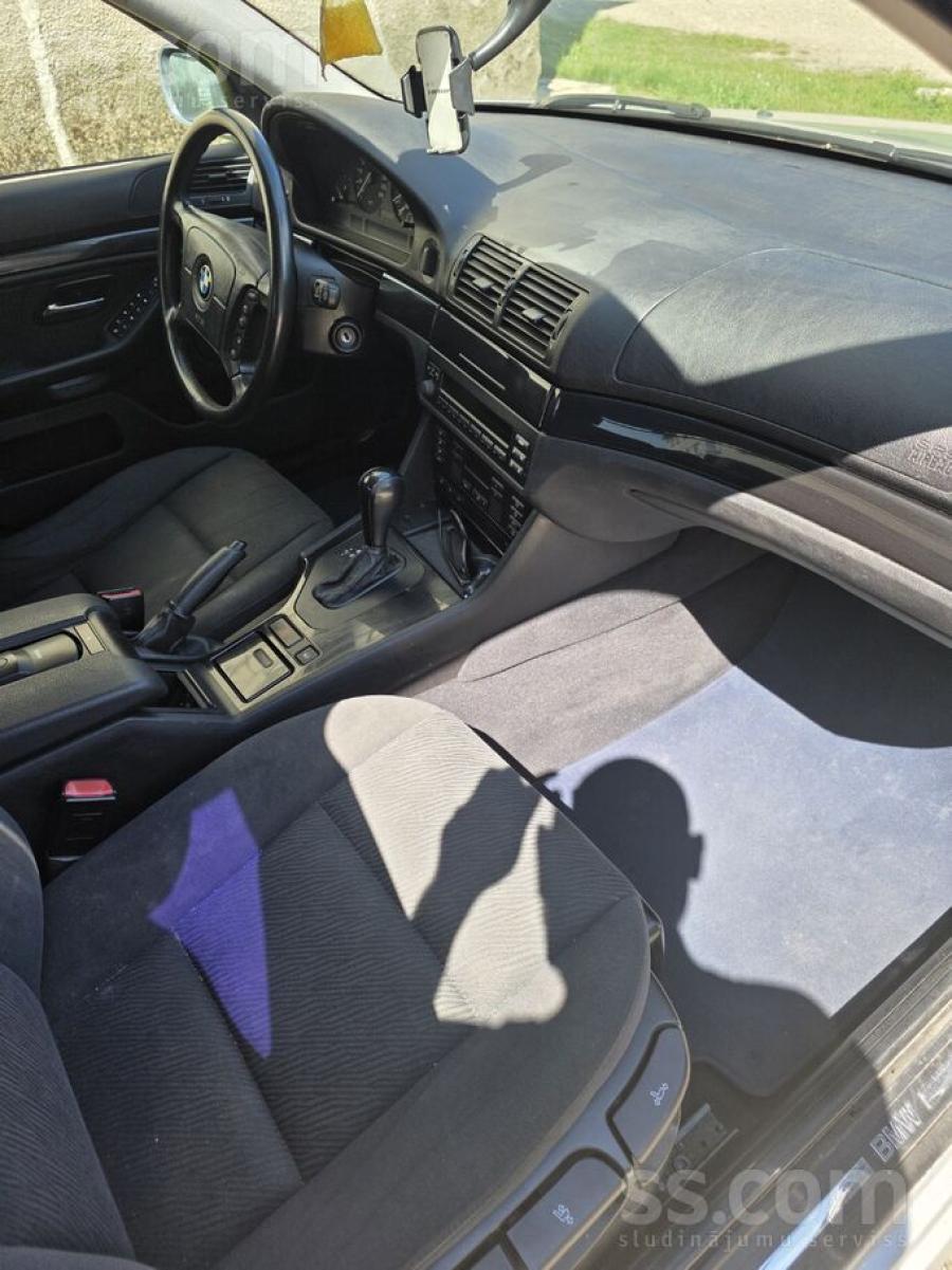 Pelēks BMW 520 2002 Dobele, ar dzinēja tilpumu 2.20 L un nobraukumu 240 tūkst. km par 1550 €, foto 11 vietnē AUTOMOTO.COM.LV