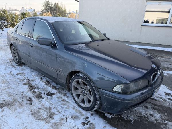 Grey BMW 520 2003 in Vilnius, with an engine capacity of 2.00 L and mileage of 460 thousand km for 999 €, photo 1 on AUTOMOTO.COM.LV