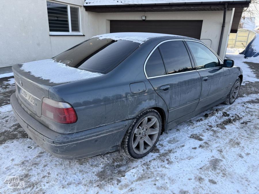 Grey BMW 520 2003 in Vilnius, with an engine capacity of 2.00 L and mileage of 460 thousand km for 999 €, photo 3 on AUTOMOTO.COM.LV