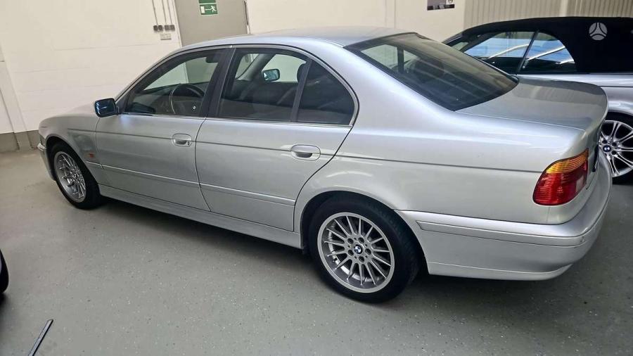 Grey BMW 520 2003 in Klaipeda, with an engine capacity of 2.17 L and mileage of 82 thousand km for 9950 €, photo 1 on AUTOMOTO.COM.LV