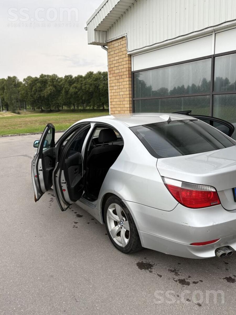 Pelēks BMW 520 2003 Kuldīga, ar dzinēja tilpumu 2.20 L un nobraukumu 263 tūkst. km par 2500 €, foto 4 vietnē AUTOMOTO.COM.LV